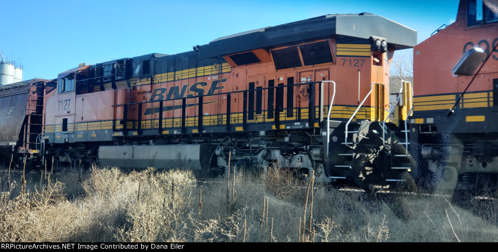 BNSF 7127